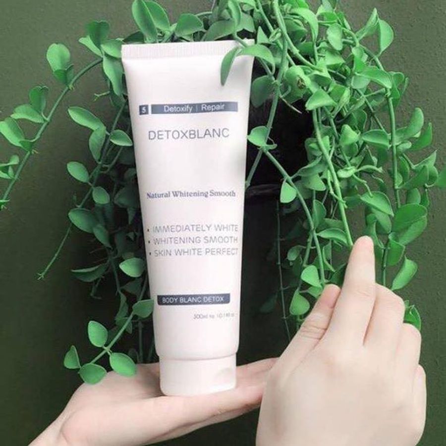 Sữa Tắm Thải Độc Trắng Da Than Hoạt Tính DetoxBlanc 300ml