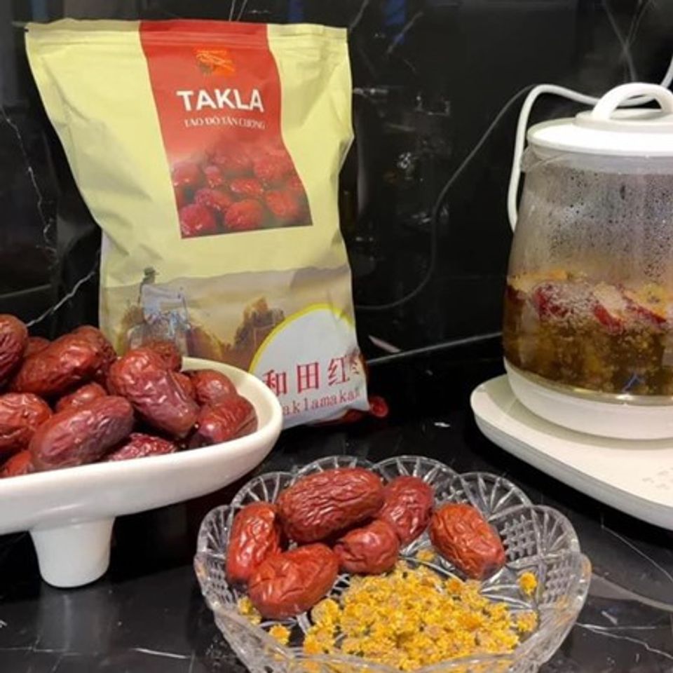 Táo đỏ Tân Cương Takla size Vip (túi 1kg)