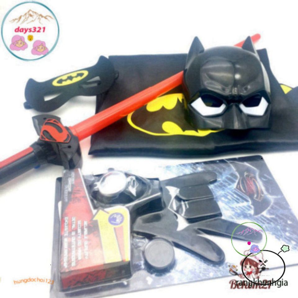 Bộ trang phục siêu anh hùng độc đáo: áo choàng và mặt nạ Batman, Spider ...